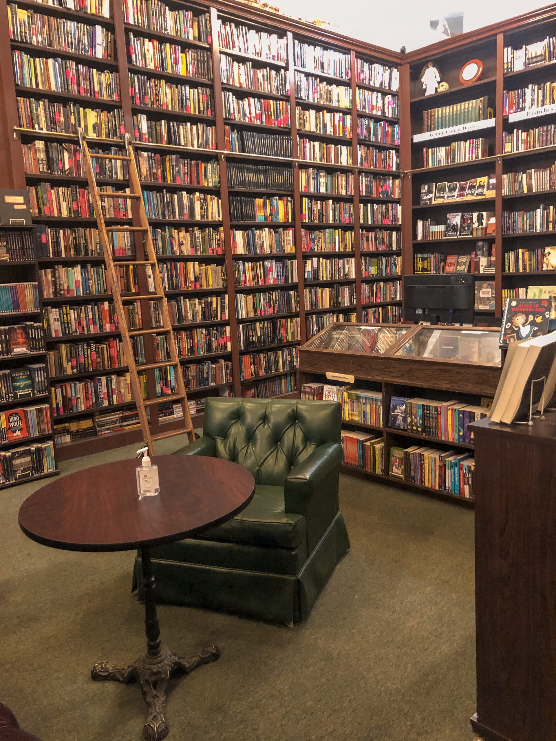 5 Amazing Bookstores in NYC - Two Sisters Abroad